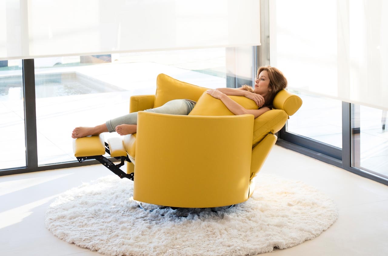 Fama Moon Chairs | Main Dealer