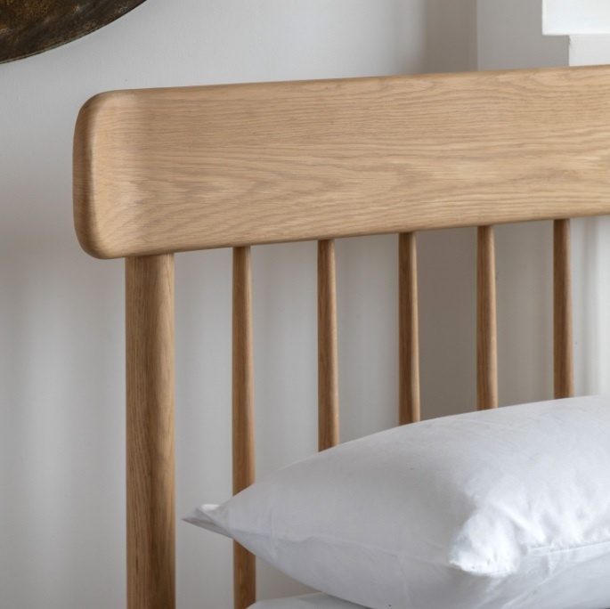 Gallery Hatfield King Spindle Bed